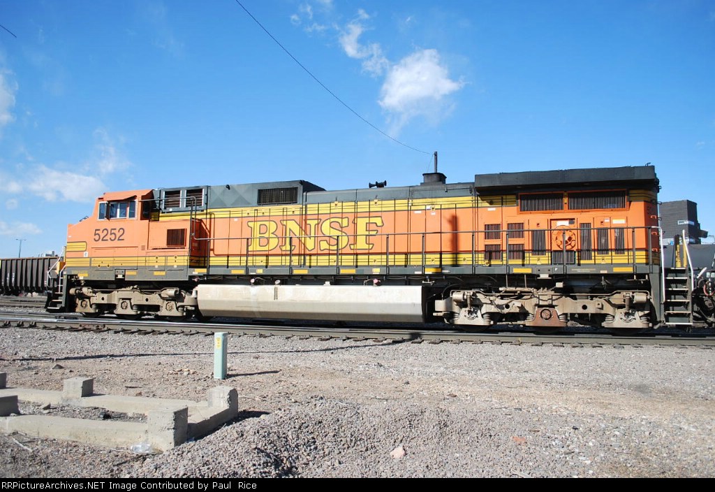 BNSF 5252